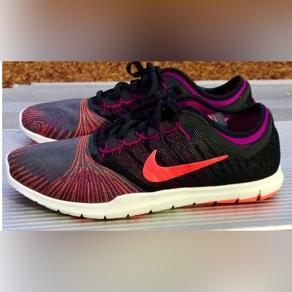 Women's 7.5 Lightweight Mesh Nike Flex Adapt Training… - Gem